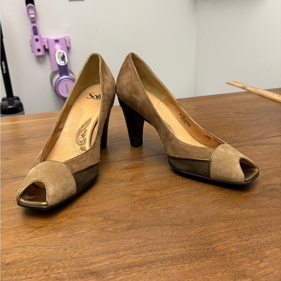 Softspots | Shoes | Softspots Tan And Brown Peeptoe Heels | Poshmark
